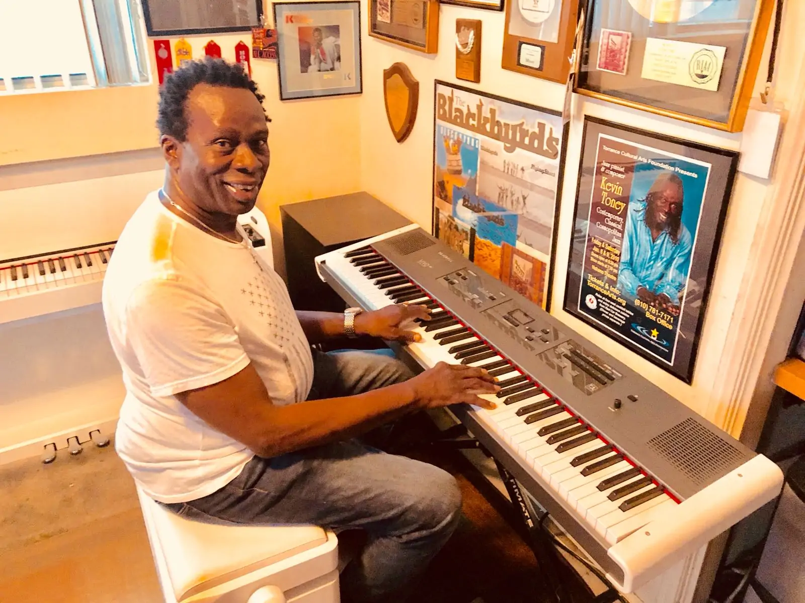 KEVIN TONEY - Dexibell